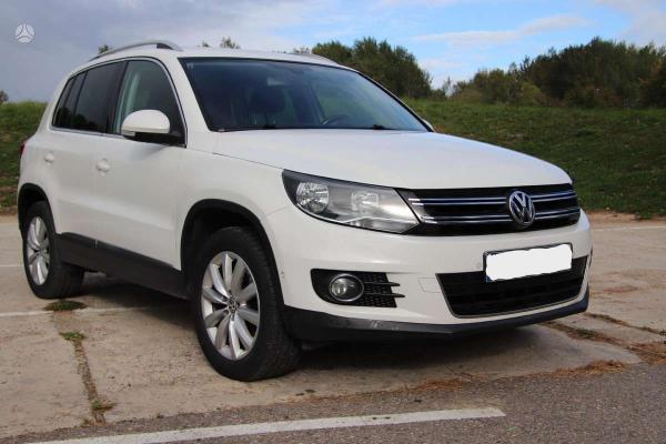 White Volkswagen Tiguan 2013 in Kaunas, with an engine capacity of 1.97 L and mileage of 303 thousand km for 6200 €, photo 1 on AUTOMOTO.COM.LV