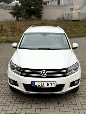 White Volkswagen Tiguan 2013 in Vilnius, with an engine capacity of 2.00 L and mileage of 299 thousand km for 7500 €, photo 3 on AUTOMOTO.COM.LV