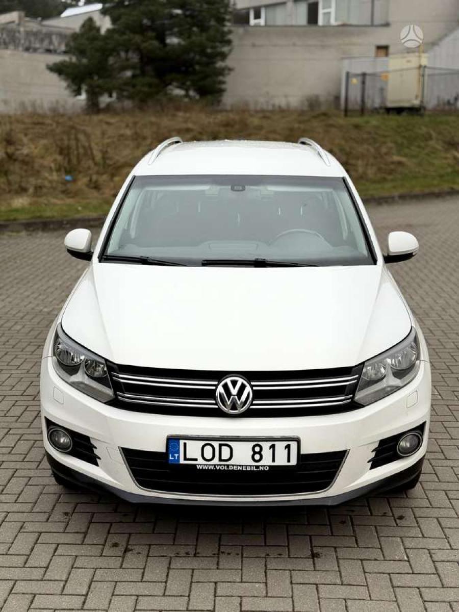 White Volkswagen Tiguan 2013 in Vilnius, with an engine capacity of 2.00 L and mileage of 299 thousand km for 7500 €, photo 3 on AUTOMOTO.COM.LV