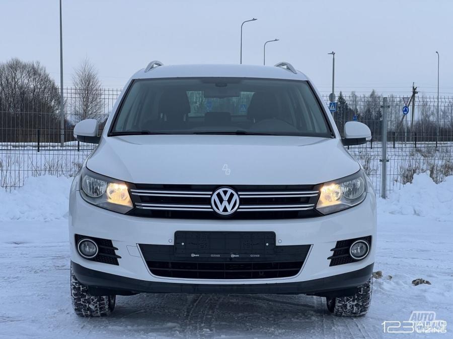White Volkswagen Tiguan 2013 in Taurage, with an engine capacity of 2.00 L and mileage of 271 thousand km for 8200 €, photo 3 on AUTOMOTO.COM.LV