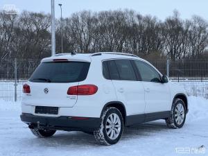 White Volkswagen Tiguan 2013 in Taurage, with an engine capacity of 2.00 L and mileage of 271 thousand km for 8200 €, photo 6 on AUTOMOTO.COM.LV