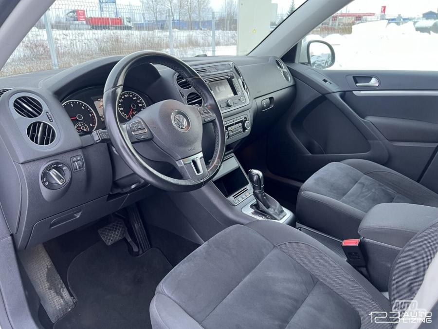 White Volkswagen Tiguan 2013 in Taurage, with an engine capacity of 2.00 L and mileage of 271 thousand km for 8200 €, photo 10 on AUTOMOTO.COM.LV