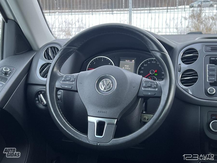 White Volkswagen Tiguan 2013 in Taurage, with an engine capacity of 2.00 L and mileage of 271 thousand km for 8200 €, photo 15 on AUTOMOTO.COM.LV