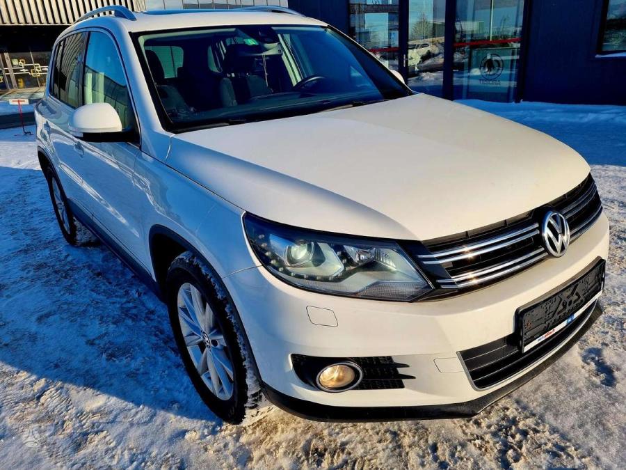 White Volkswagen Tiguan 2013 in Siauliai, with an engine capacity of 1.97 L and mileage of 234 thousand km for 9200 €, photo 1 on AUTOMOTO.COM.LV