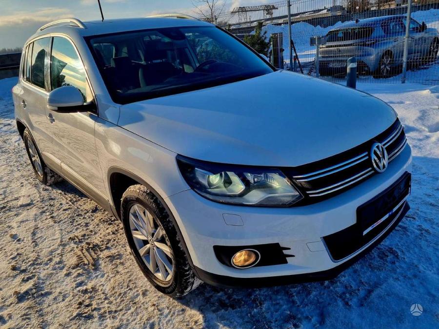 White Volkswagen Tiguan 2013 in Siauliai, with an engine capacity of 1.97 L and mileage of 234 thousand km for 9200 €, photo 2 on AUTOMOTO.COM.LV