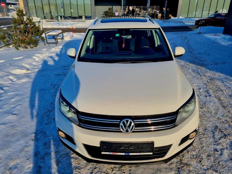 White Volkswagen Tiguan 2013 in Siauliai, with an engine capacity of 1.97 L and mileage of 234 thousand km for 9200 €, photo 3 on AUTOMOTO.COM.LV