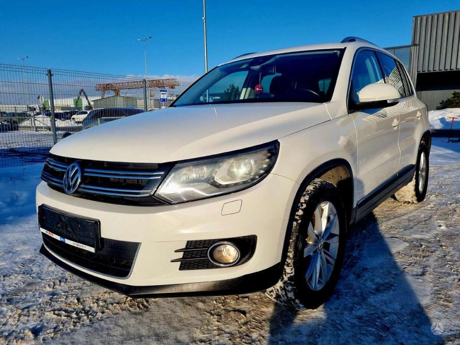 White Volkswagen Tiguan 2013 in Siauliai, with an engine capacity of 1.97 L and mileage of 234 thousand km for 9200 €, photo 5 on AUTOMOTO.COM.LV
