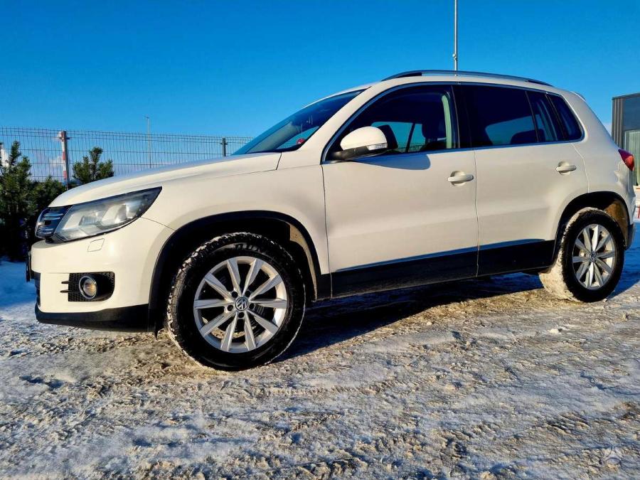 White Volkswagen Tiguan 2013 in Siauliai, with an engine capacity of 1.97 L and mileage of 234 thousand km for 9200 €, photo 6 on AUTOMOTO.COM.LV