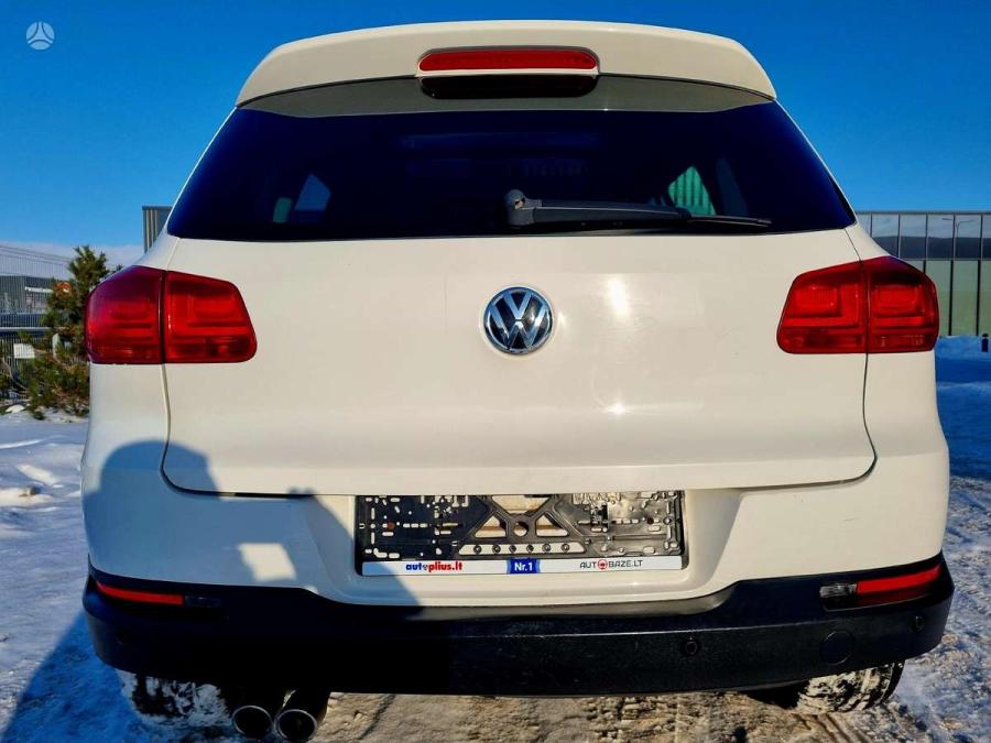 White Volkswagen Tiguan 2013 in Siauliai, with an engine capacity of 1.97 L and mileage of 234 thousand km for 9200 €, photo 10 on AUTOMOTO.COM.LV
