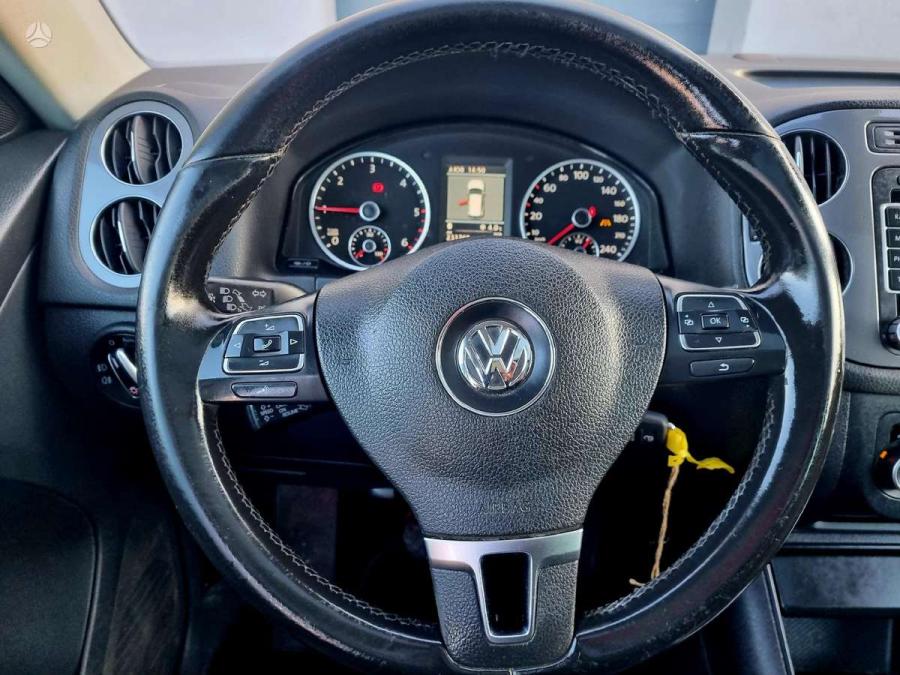 White Volkswagen Tiguan 2013 in Siauliai, with an engine capacity of 1.97 L and mileage of 234 thousand km for 9200 €, photo 23 on AUTOMOTO.COM.LV