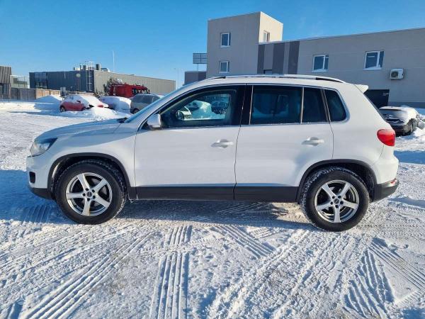 White Volkswagen Tiguan 2013 in Siauliai, with an engine capacity of 1.97 L and mileage of 234 thousand km for 9200 €, photo 3 on AUTOMOTO.COM.LV
