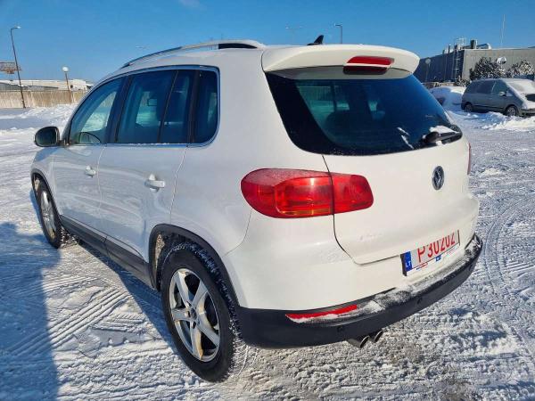 White Volkswagen Tiguan 2013 in Siauliai, with an engine capacity of 1.97 L and mileage of 234 thousand km for 9200 €, photo 6 on AUTOMOTO.COM.LV