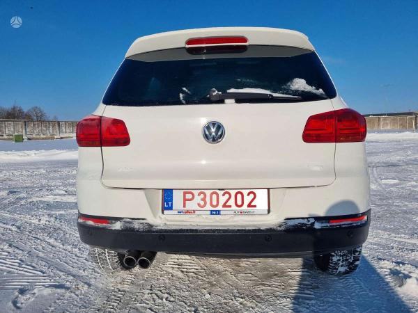 White Volkswagen Tiguan 2013 in Siauliai, with an engine capacity of 1.97 L and mileage of 234 thousand km for 9200 €, photo 7 on AUTOMOTO.COM.LV