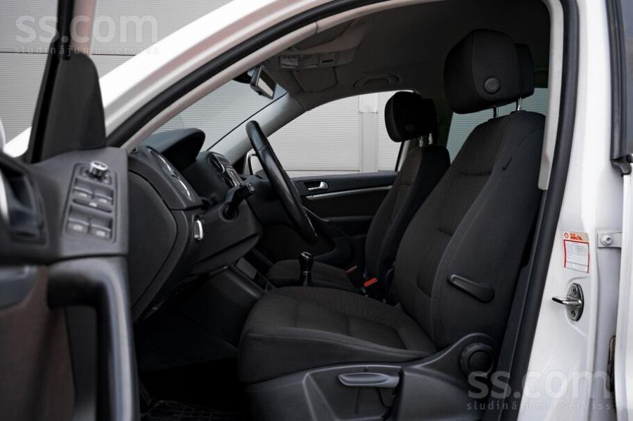 White Volkswagen Tiguan 2013 in Riga, with an engine capacity of 2.00 L and mileage of 0 thousand km for 6990 €, photo 8 on AUTOMOTO.COM.LV