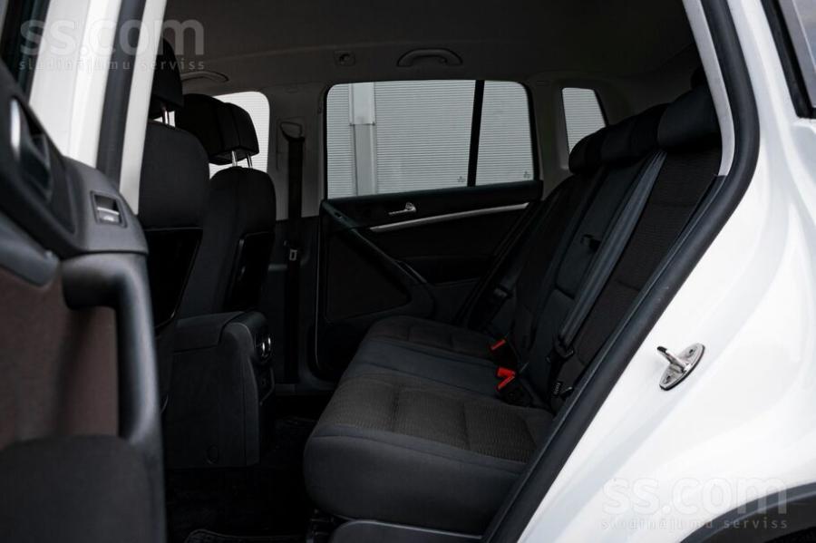 White Volkswagen Tiguan 2013 in Riga, with an engine capacity of 2.00 L and mileage of 0 thousand km for 6990 €, photo 10 on AUTOMOTO.COM.LV