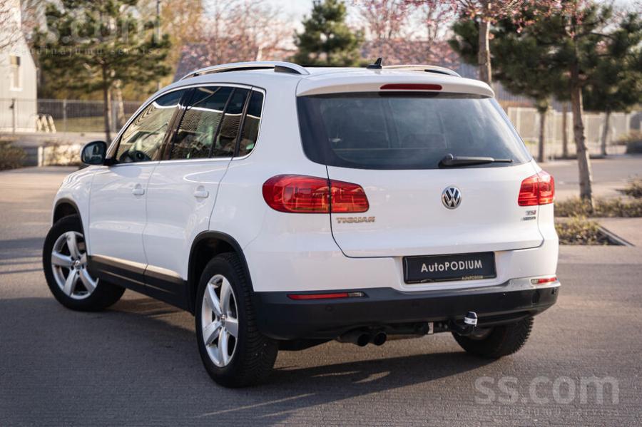 White Volkswagen Tiguan 2013 in Riga, with an engine capacity of 1.40 L and mileage of 235 thousand km for 7990 €, photo 3 on AUTOMOTO.COM.LV