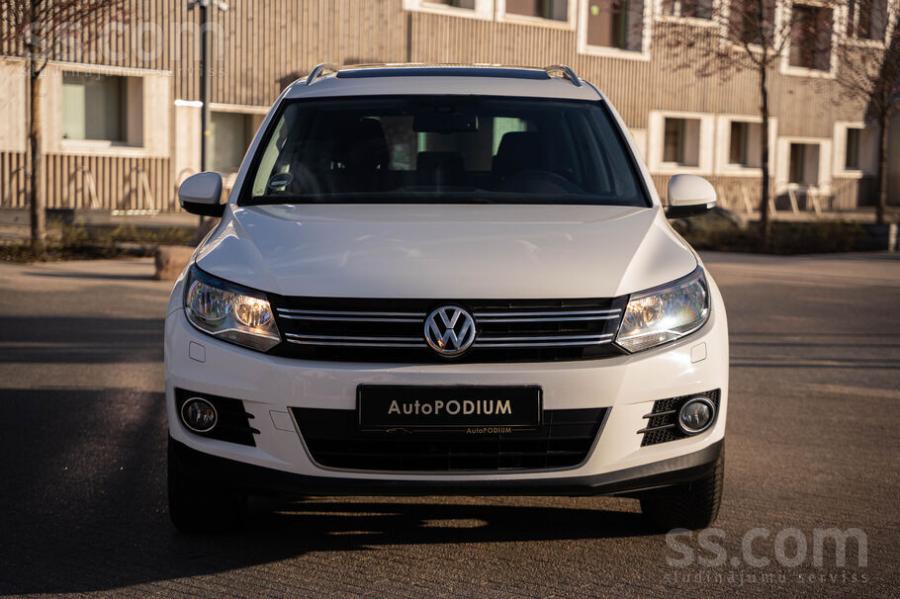 White Volkswagen Tiguan 2013 in Riga, with an engine capacity of 1.40 L and mileage of 235 thousand km for 7990 €, photo 4 on AUTOMOTO.COM.LV