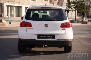 White Volkswagen Tiguan 2013 in Riga, with an engine capacity of 1.40 L and mileage of 235 thousand km for 7990 €, photo 5 on AUTOMOTO.COM.LV