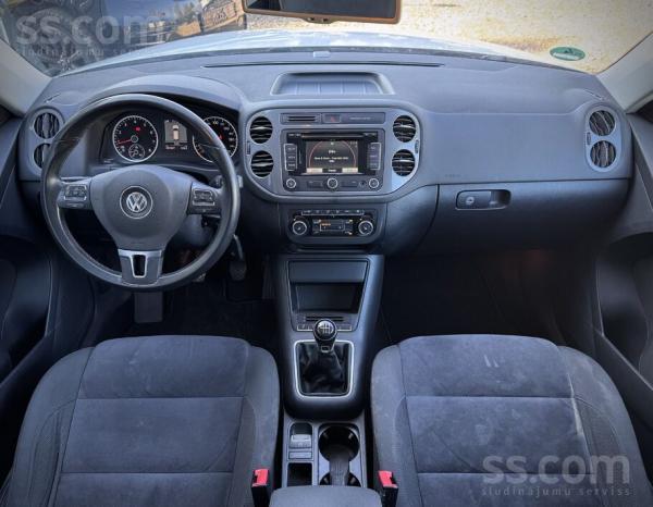White Volkswagen Tiguan 2013 in Riga, with an engine capacity of 1.40 L and mileage of 235 thousand km for 7990 €, photo 8 on AUTOMOTO.COM.LV
