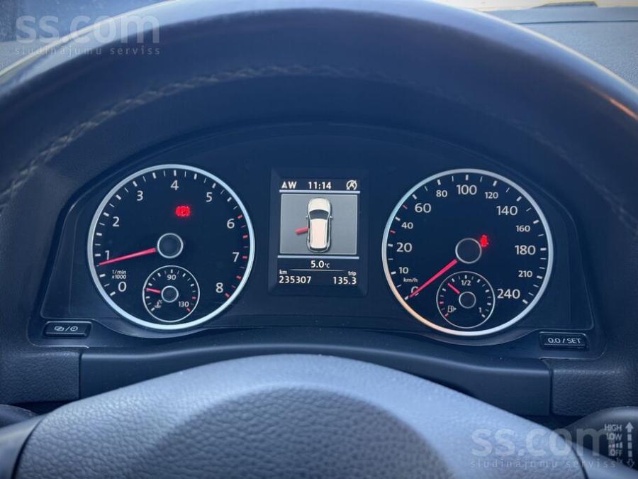 White Volkswagen Tiguan 2013 in Riga, with an engine capacity of 1.40 L and mileage of 235 thousand km for 7990 €, photo 11 on AUTOMOTO.COM.LV