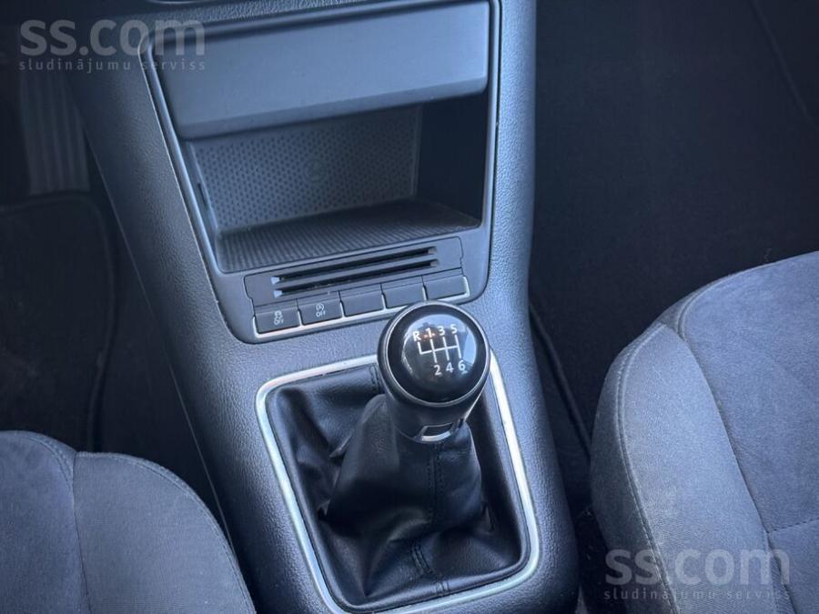 White Volkswagen Tiguan 2013 in Riga, with an engine capacity of 1.40 L and mileage of 235 thousand km for 7990 €, photo 16 on AUTOMOTO.COM.LV