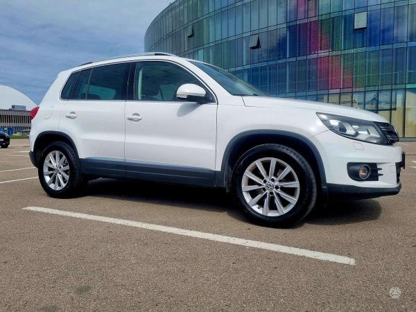 White Volkswagen Tiguan 2013 in Siauliai, with an engine capacity of 1.97 L and mileage of 237 thousand km for 9700 €, photo 2 on AUTOMOTO.COM.LV
