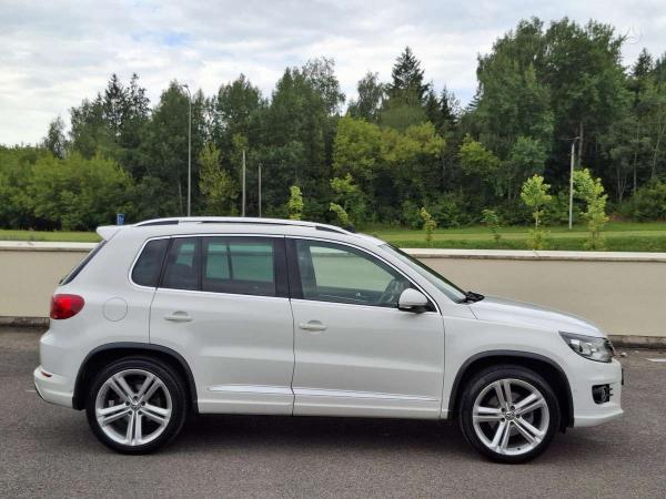 White Volkswagen Tiguan 2013 in Vilnius, with an engine capacity of 1.97 L and mileage of 244 thousand km for 10500 €, photo 7 on AUTOMOTO.COM.LV
