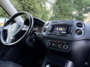 White Volkswagen Tiguan 2013 in Kaunas, with an engine capacity of 1.97 L and mileage of 323 thousand km for 7950 €, photo 11 on AUTOMOTO.COM.LV