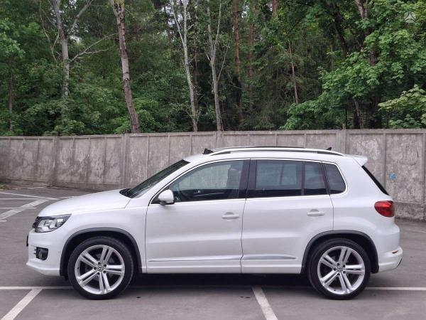White Volkswagen Tiguan 2013 in Vilnius, with an engine capacity of 1.97 L and mileage of 244 thousand km for 10400 €, photo 4 on AUTOMOTO.COM.LV