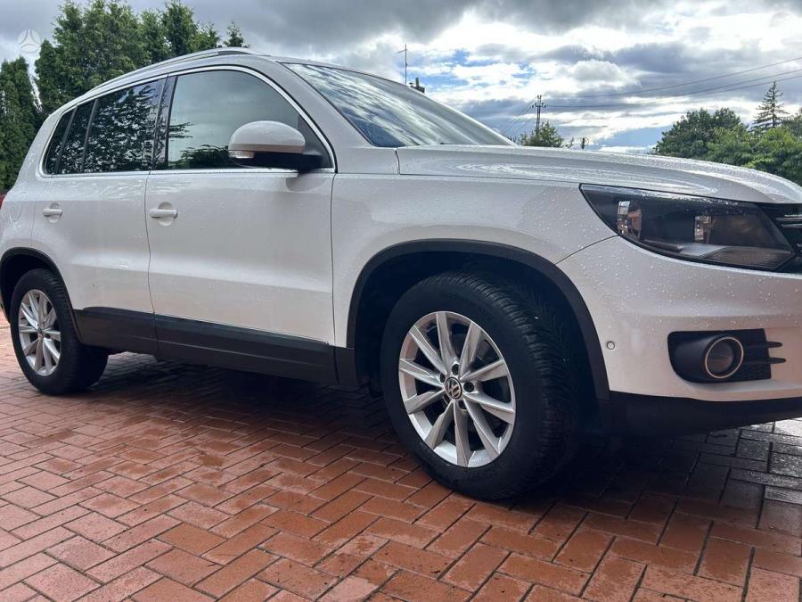 White Volkswagen Tiguan 2013 in Kaunas, with an engine capacity of 1.97 L and mileage of 248 thousand km for 8300 €, photo 5 on AUTOMOTO.COM.LV