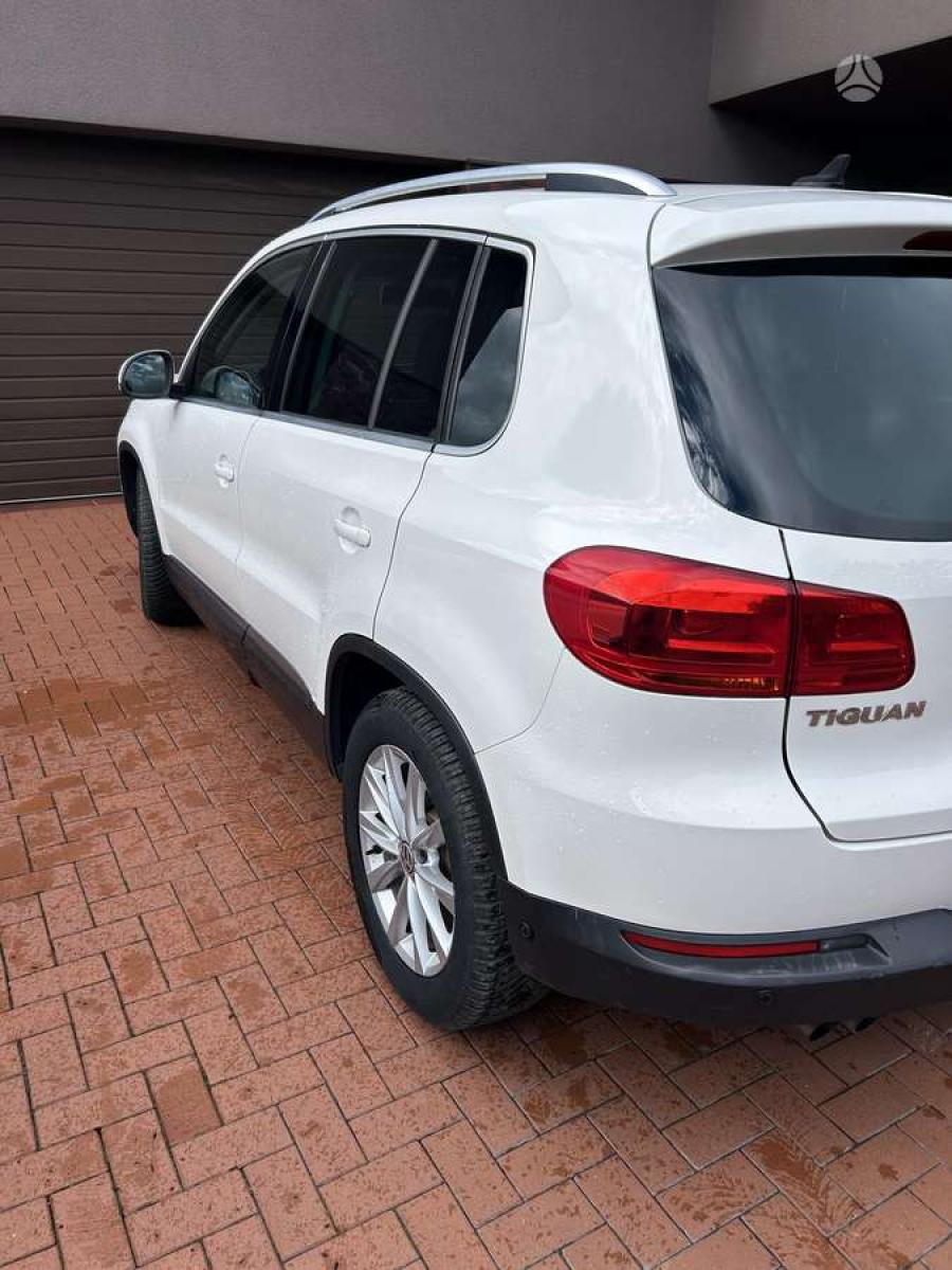 White Volkswagen Tiguan 2013 in Kaunas, with an engine capacity of 1.97 L and mileage of 248 thousand km for 8300 €, photo 6 on AUTOMOTO.COM.LV