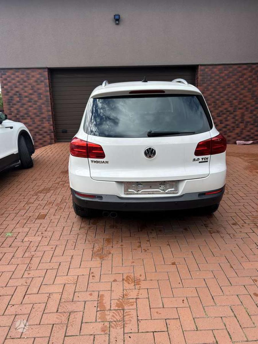 White Volkswagen Tiguan 2013 in Kaunas, with an engine capacity of 1.97 L and mileage of 248 thousand km for 8300 €, photo 8 on AUTOMOTO.COM.LV
