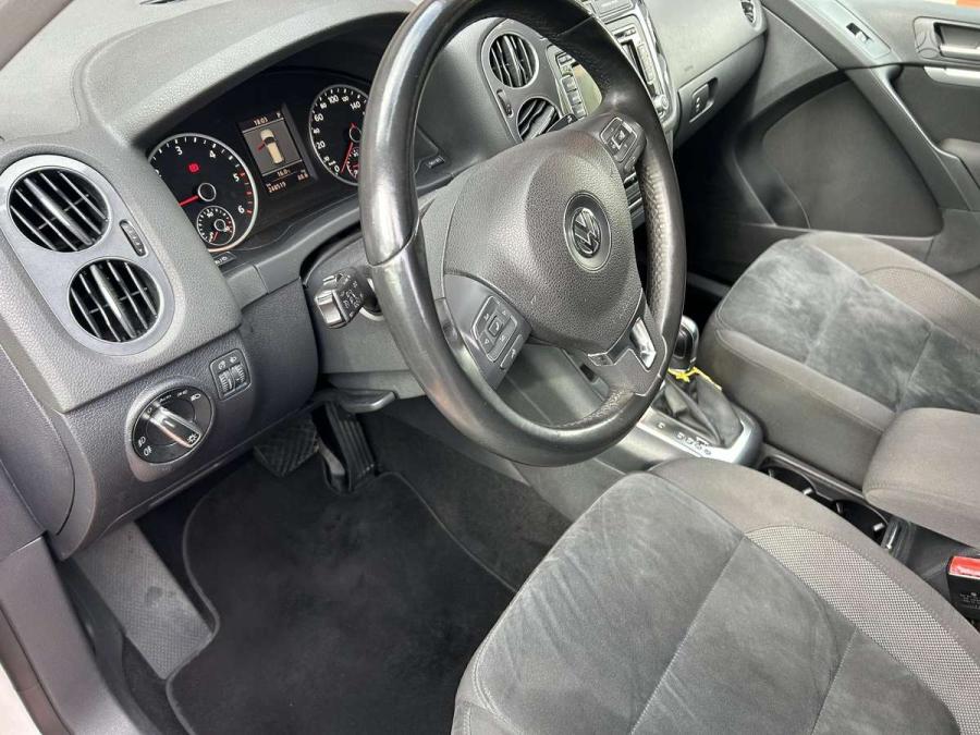 White Volkswagen Tiguan 2013 in Kaunas, with an engine capacity of 1.97 L and mileage of 248 thousand km for 8300 €, photo 9 on AUTOMOTO.COM.LV