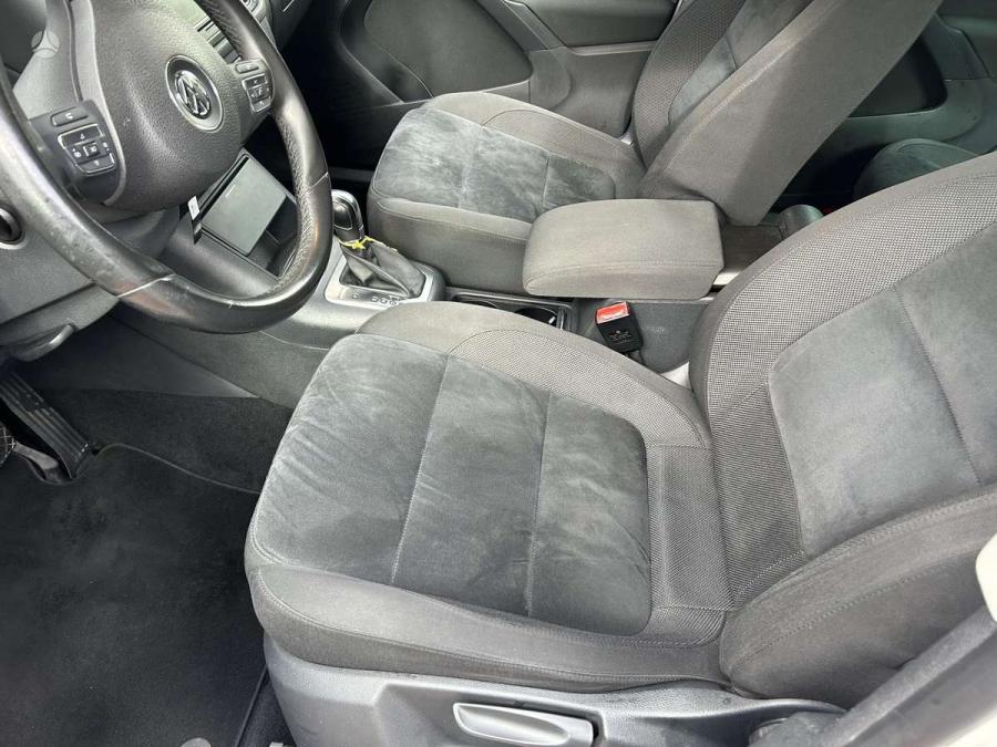 White Volkswagen Tiguan 2013 in Kaunas, with an engine capacity of 1.97 L and mileage of 248 thousand km for 8300 €, photo 10 on AUTOMOTO.COM.LV