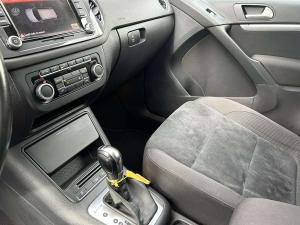 White Volkswagen Tiguan 2013 in Kaunas, with an engine capacity of 1.97 L and mileage of 248 thousand km for 8300 €, photo 15 on AUTOMOTO.COM.LV