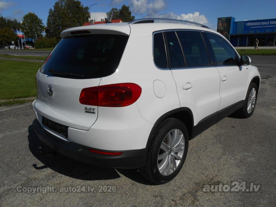 White Volkswagen Tiguan 2013 in Viljandi, with an engine capacity of 2.00 L and mileage of 226 thousand km for 8990 €, photo 3 on AUTOMOTO.COM.LV