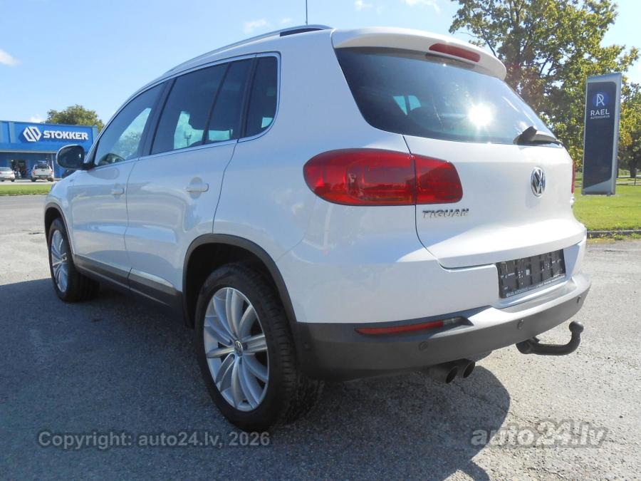 White Volkswagen Tiguan 2013 in Viljandi, with an engine capacity of 2.00 L and mileage of 226 thousand km for 8990 €, photo 5 on AUTOMOTO.COM.LV