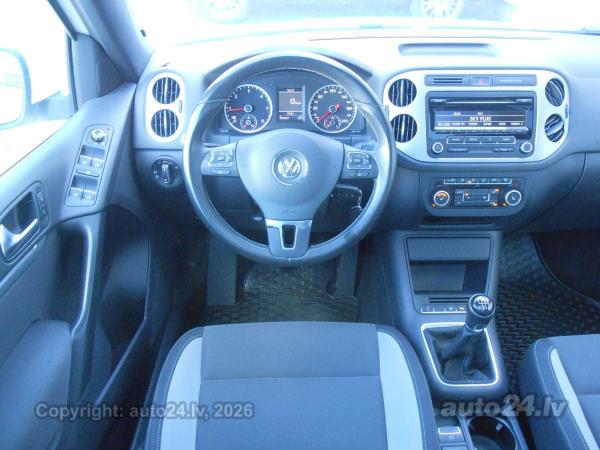 Volkswagen Tiguan 2013 in Viljandi on AUTOMOTO.COM.LV White Volkswagen Tiguan 2013 in Viljandi, with an engine capacity of 2.00 L and mileage of 226 thousand km for 8990 €, photo 7 on AUTOMOTO.COM.LV