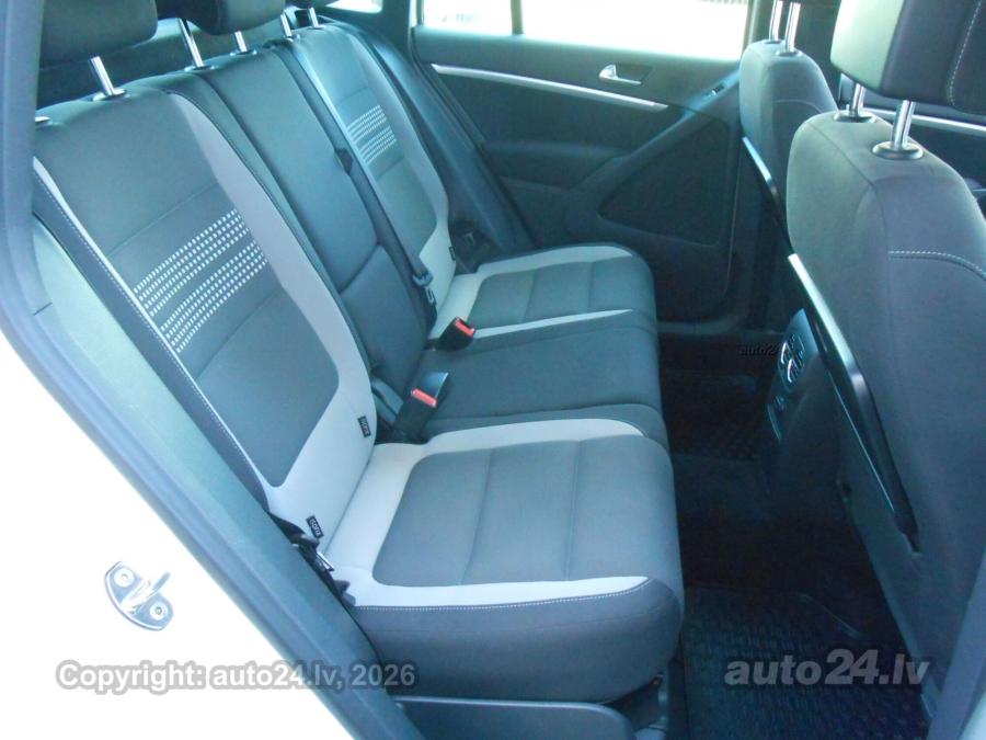 White Volkswagen Tiguan 2013 in Viljandi, with an engine capacity of 2.00 L and mileage of 226 thousand km for 8990 €, photo 15 on AUTOMOTO.COM.LV