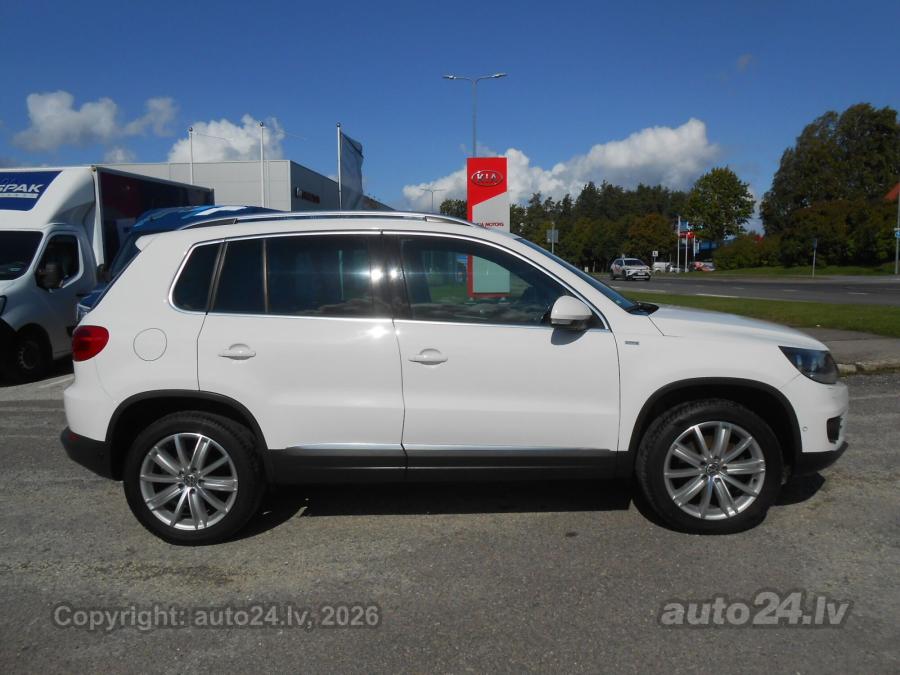White Volkswagen Tiguan 2013 in Viljandi, with an engine capacity of 2.00 L and mileage of 226 thousand km for 8990 €, photo 24 on AUTOMOTO.COM.LV