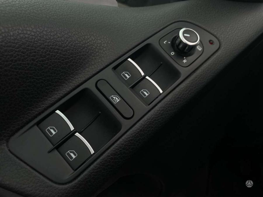 White Volkswagen Tiguan 2013 in Vilnius, with an engine capacity of 2.00 L and mileage of 335 thousand km for 8499 €, photo 13 on AUTOMOTO.COM.LV