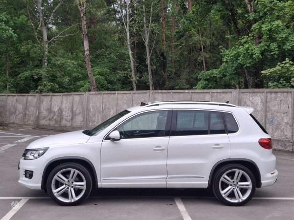 Фольксваген Тигуан 2013 в Вильнюс на AUTOMOTO.COM.LV Белый Фольксваген Тигуан 2013 в Вильнюс, объемом двигателя 1.97 л и пробегом 244 тыс. км за 9700 €, фото 5 на AUTOMOTO.COM.LV