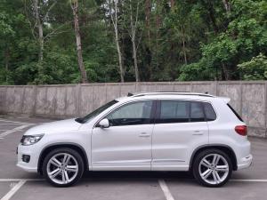 White Volkswagen Tiguan 2013 in Vilnius, with an engine capacity of 1.97 L and mileage of 244 thousand km for 9700 €, photo 5 on AUTOMOTO.COM.LV