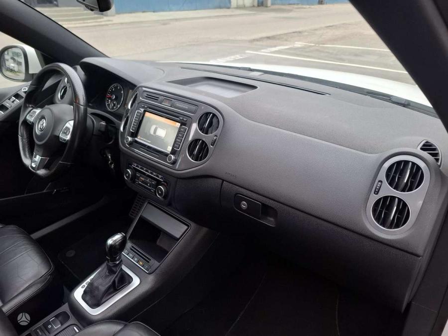 White Volkswagen Tiguan 2013 in Vilnius, with an engine capacity of 1.97 L and mileage of 244 thousand km for 9700 €, photo 13 on AUTOMOTO.COM.LV