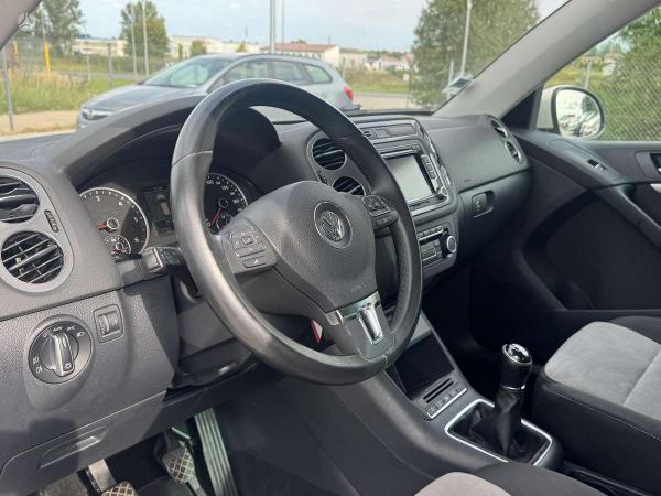 Фольксваген Тигуан 2013 в Таураге на AUTOMOTO.COM.LV Белый Фольксваген Тигуан 2013 в Таураге, объемом двигателя 1.97 л и пробегом 335 тыс. км за 7700 €, фото 9 на AUTOMOTO.COM.LV