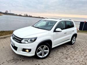White Volkswagen Tiguan 2013 in Liepaja, with an engine capacity of 2.00 L and mileage of 256 thousand km for 9777 €, photo  on AUTOMOTO.COM.LV