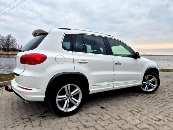 White Volkswagen Tiguan 2013 in Liepaja, with an engine capacity of 2.00 L and mileage of 256 thousand km for 9777 €, photo 3 on AUTOMOTO.COM.LV