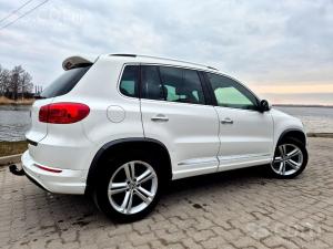 White Volkswagen Tiguan 2013 in Liepaja, with an engine capacity of 2.00 L and mileage of 256 thousand km for 9777 €, photo 3 on AUTOMOTO.COM.LV