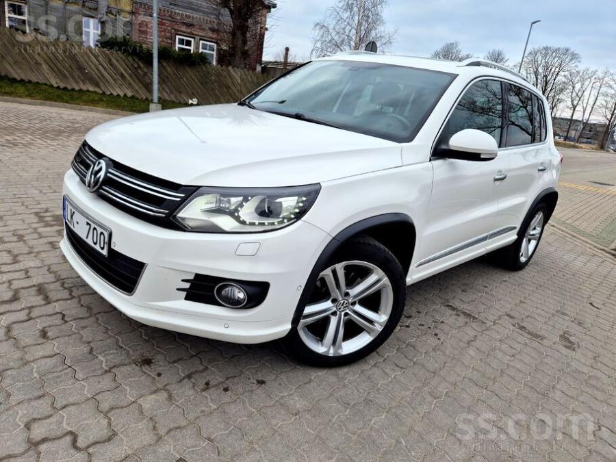 White Volkswagen Tiguan 2013 in Liepaja, with an engine capacity of 2.00 L and mileage of 256 thousand km for 9777 €, photo 6 on AUTOMOTO.COM.LV
