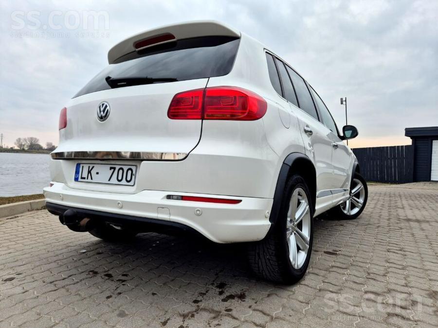 White Volkswagen Tiguan 2013 in Liepaja, with an engine capacity of 2.00 L and mileage of 256 thousand km for 9777 €, photo 8 on AUTOMOTO.COM.LV